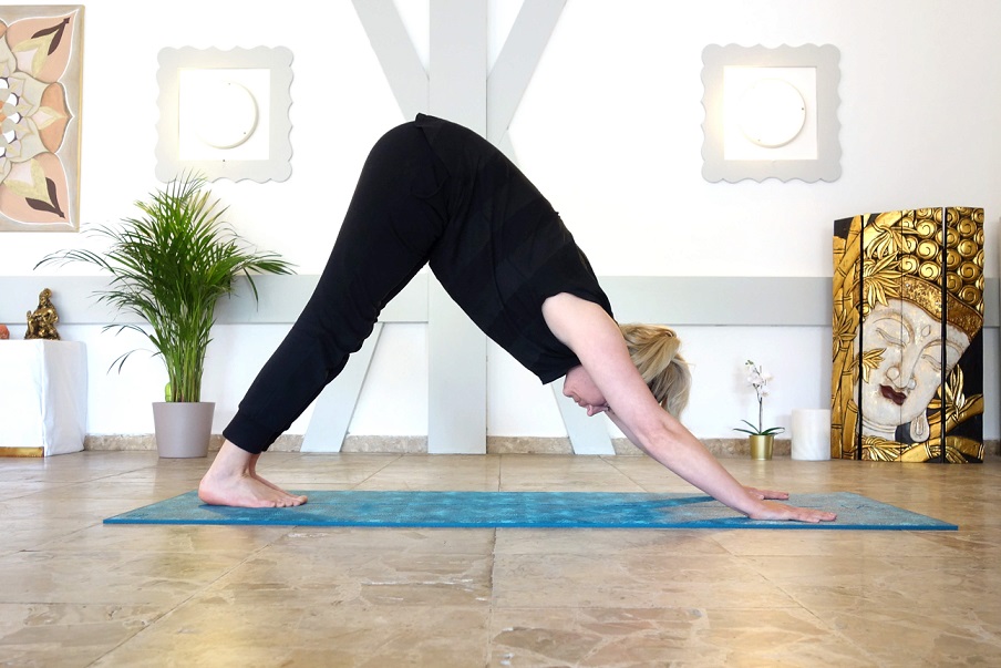 Parvatasana - Mountain pose: Yog Temple - Hatha Yoga in Europe